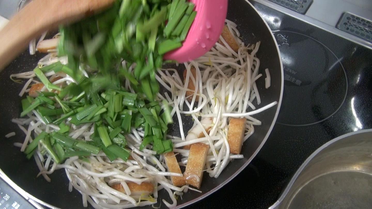 さつま揚げともやしのしゃきしゃき炒め｜介護食とカラダのコラム＆レシピ｜食事の相談窓口サイト【ごはんde笑顔そして健康】