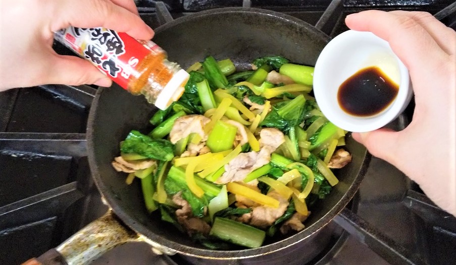 たくあんと豚肉のピリッと炒め｜介護食とカラダのコラム＆レシピ｜食事の相談窓口サイト【ごはんde笑顔そして健康】