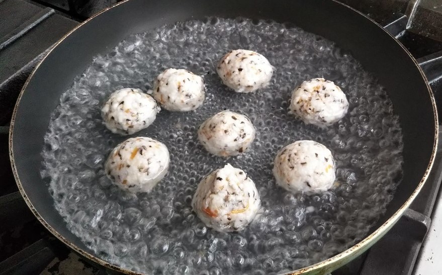 ふわふわ団子のつみれ汁｜介護食とカラダのコラム＆レシピ｜食事の相談窓口サイト【ごはんde笑顔そして健康】