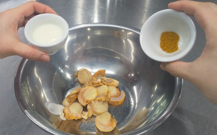 人参とベビーホタテのカレーマリネ｜介護食とカラダのコラム＆レシピ｜食事の相談窓口サイト【ごはんde笑顔そして健康】