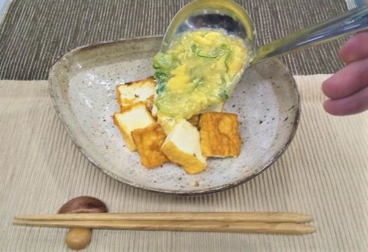 厚揚げのとろ～りネギ玉あんかけ｜介護食とカラダのコラム＆レシピ｜食事の相談窓口サイト【ごはんde笑顔そして健康】