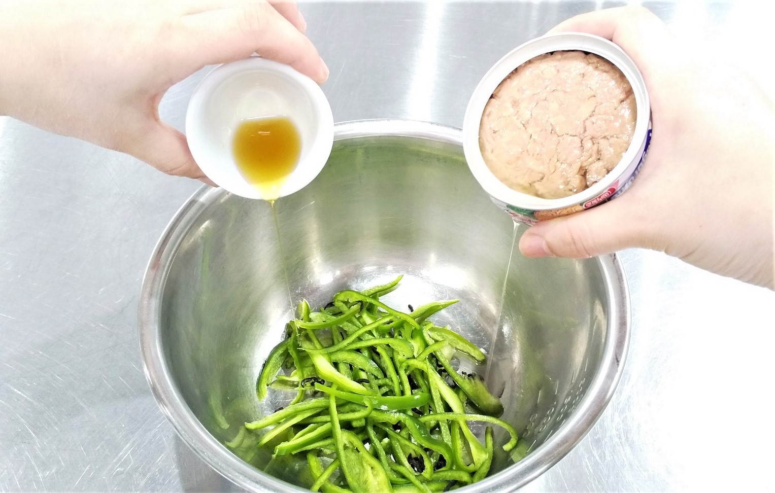 ピーマンとツナの塩昆布和え｜介護食とカラダのコラム＆レシピ｜食事の相談窓口サイト【ごはんde笑顔そして健康】