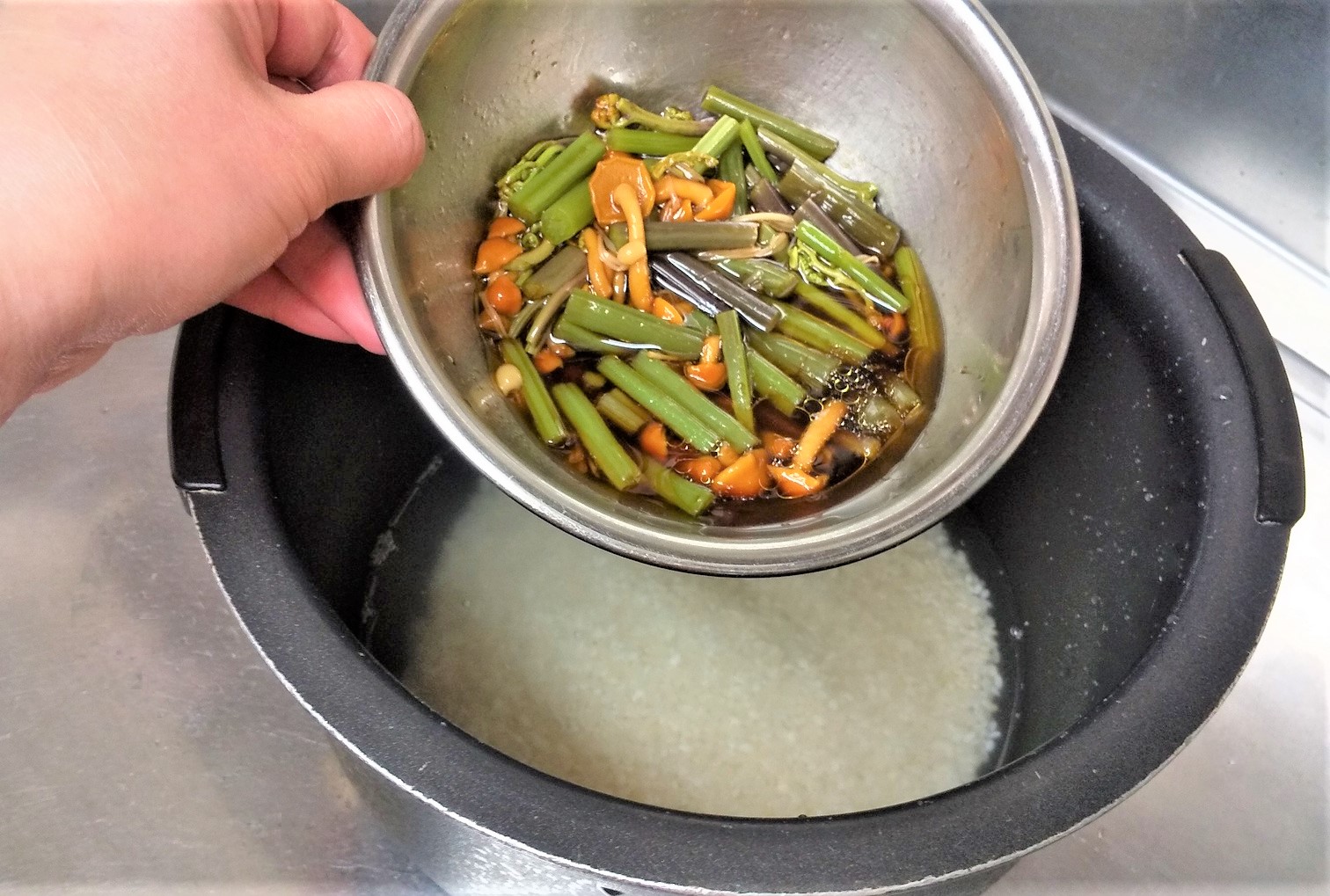 中華風炊き込みごはん｜介護食とカラダのコラム＆レシピ｜食事の相談窓口サイト【ごはんde笑顔そして健康】
