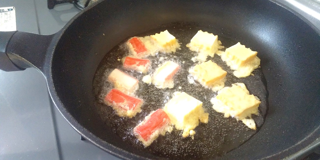 厚揚げとカニカマのはちみつマヨ和え｜介護食とカラダのコラム＆レシピ｜食事の相談窓口サイト【ごはんde笑顔そして健康】