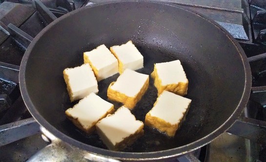 厚揚げのとろ～りネギ玉あんかけ｜介護食とカラダのコラム＆レシピ｜食事の相談窓口サイト【ごはんde笑顔そして健康】