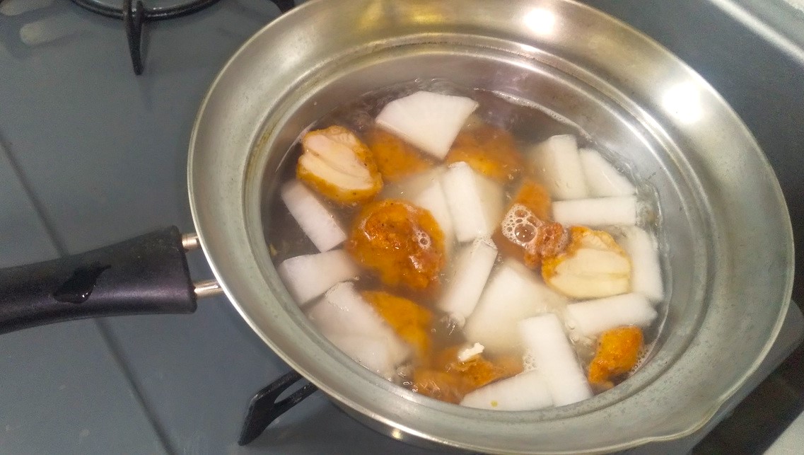 大根と唐揚げのやわらか煮｜介護食とカラダのコラム＆レシピ｜食事の相談窓口サイト【ごはんde笑顔そして健康】