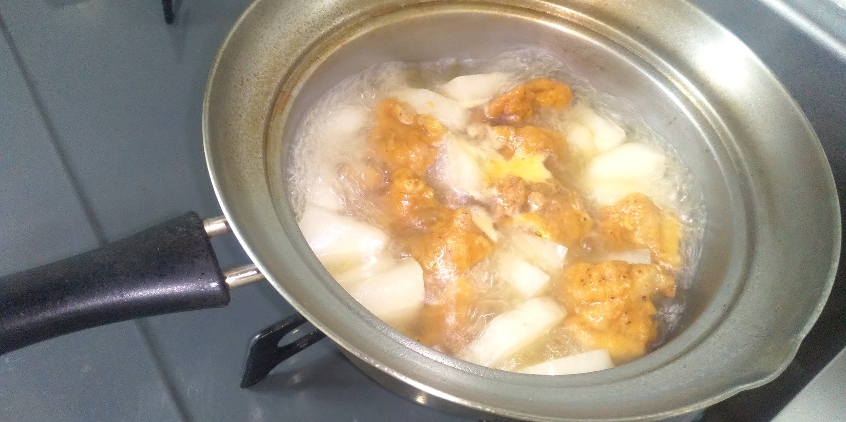 大根と唐揚げのやわらか煮｜介護食とカラダのコラム＆レシピ｜食事の相談窓口サイト【ごはんde笑顔そして健康】