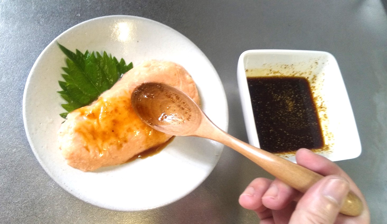 鮭ムースの甘辛山椒がけ｜介護食とカラダのコラム＆レシピ｜食事の相談窓口サイト【ごはんde笑顔そして健康】